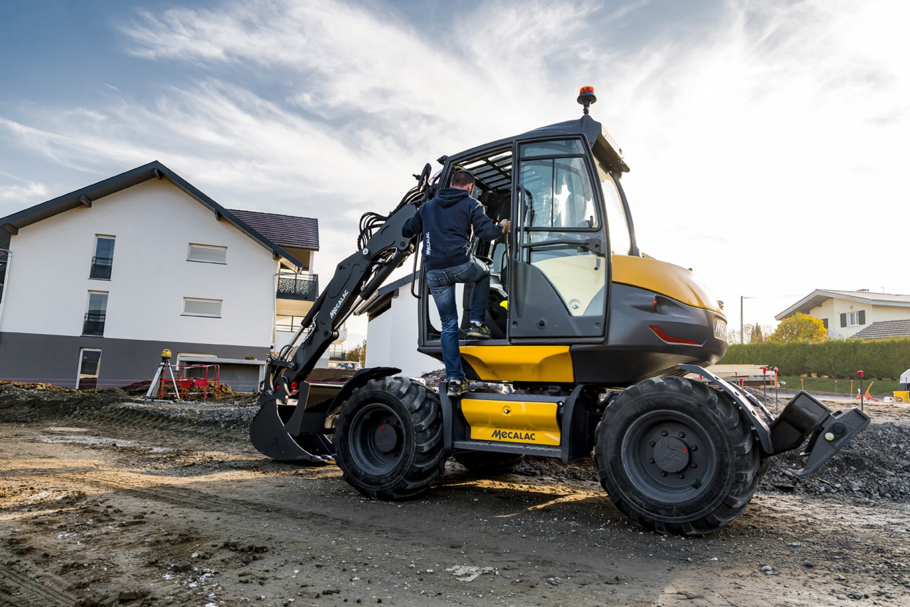 MECALAC | 9MWR, Compact and innovative wheel excavator!